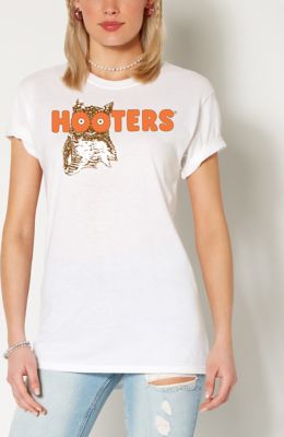 These Hooters Tees Will Score You All the Laughs - The Inspo Spot