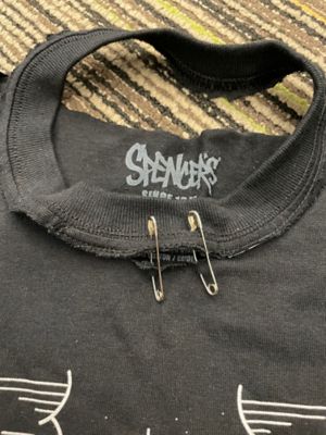 How to Cut a T Shirt To Make It Even Cooler - The Inspo Spot